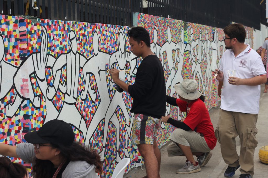 PWC Fine Arts partners with VSO in mural project - Philippine Women's ...